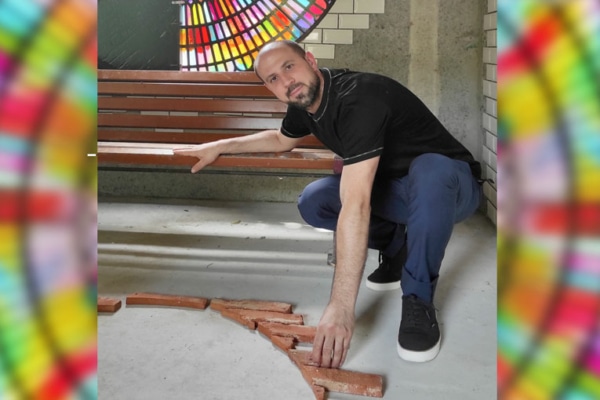 L'abri de fortune fait la part belle au béton de bois